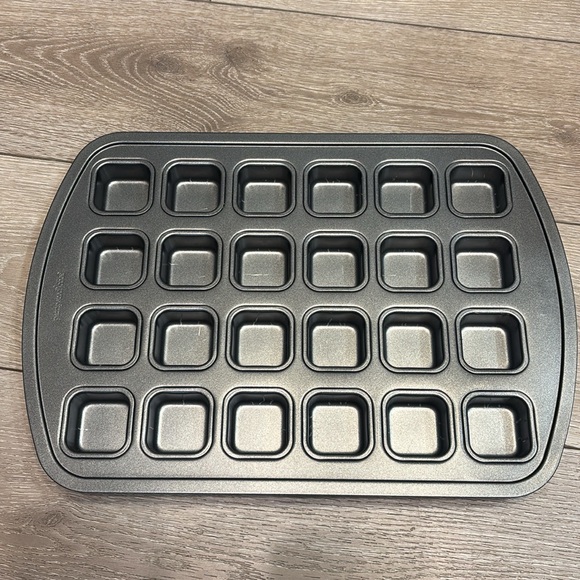 Pampered Chef | Kitchen | Pampered Chef Nonstick Mini Cakes Pan | Poshmark